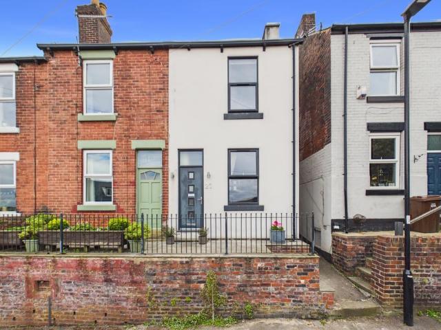 3 bedroom end of terrace house for sale