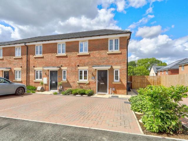 3 bedroom end of terrace house for sale