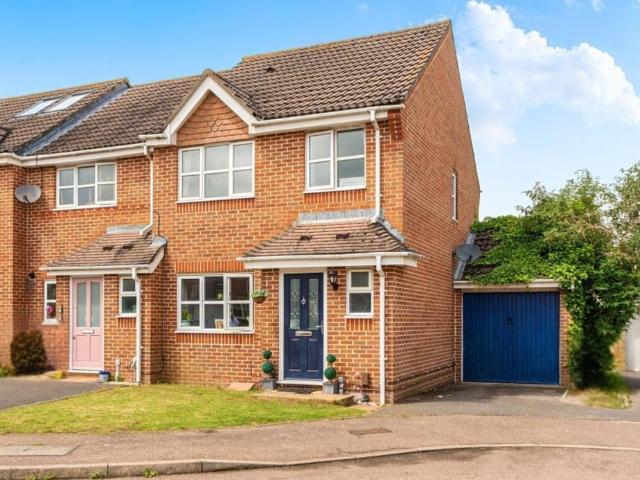 3 bedroom end of terrace house for sale