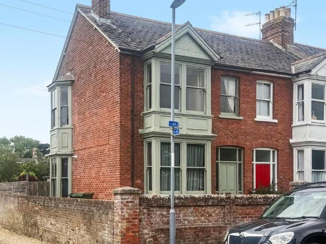 3 bedroom end of terrace house for sale