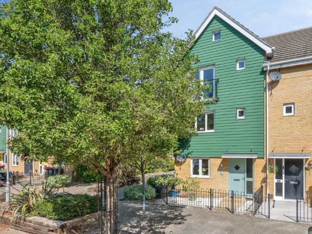 3 bedroom end of terrace house for sale
