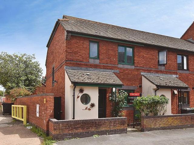 3 bedroom end of terrace house for sale