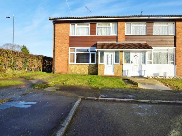 4 bedroom end of terrace house for sale