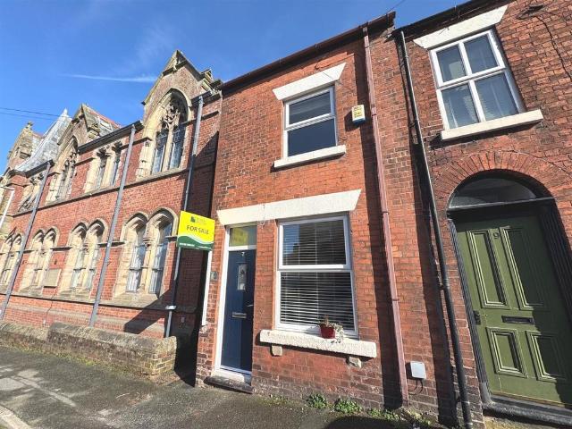 3 bedroom end of terrace house for sale