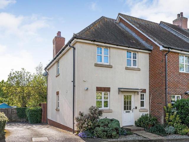 3 bedroom end of terrace house for sale