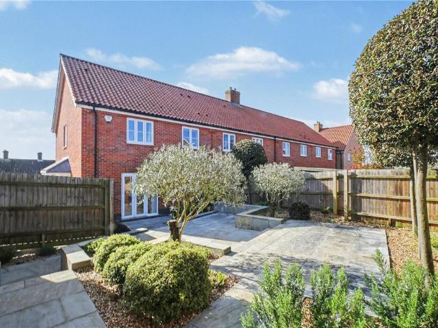 3 bedroom end of terrace house for sale