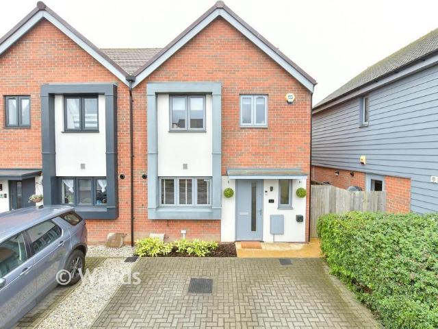 3 bedroom end of terrace house for sale