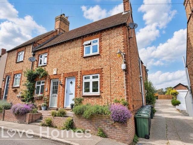 3 bedroom end of terrace house for sale