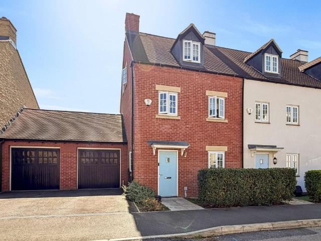 3 bedroom end of terrace house for sale