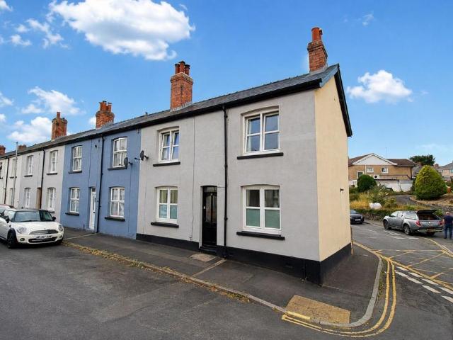 3 bedroom end of terrace house for sale