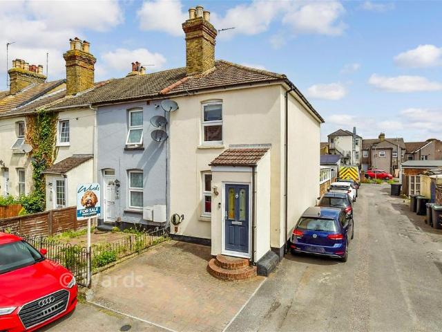 3 bedroom end of terrace house for sale