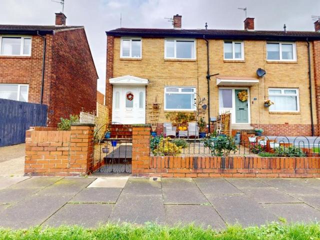 3 bedroom end of terrace house for sale