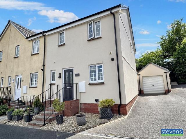 3 bedroom end of terrace house for sale