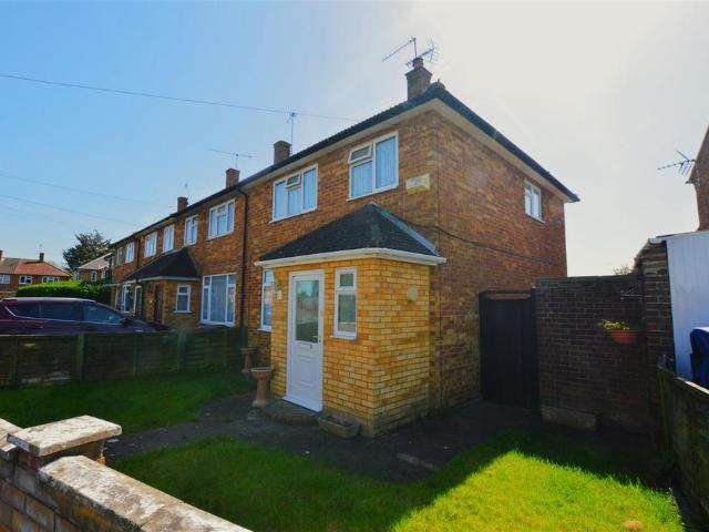 3 bedroom end of terrace house for sale