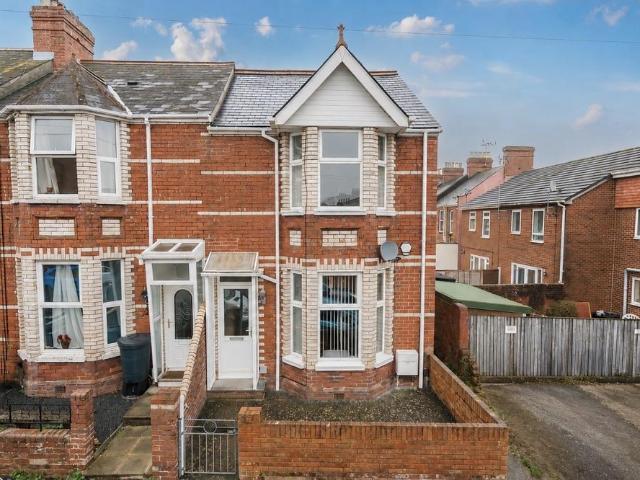 3 bedroom end of terrace house for sale