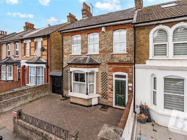 3 bedroom end of terrace house for sale