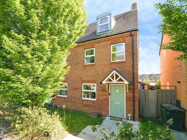 3 bedroom end of terrace house for sale