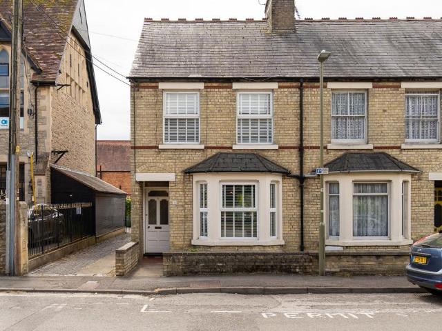 3 bedroom end of terrace house for sale