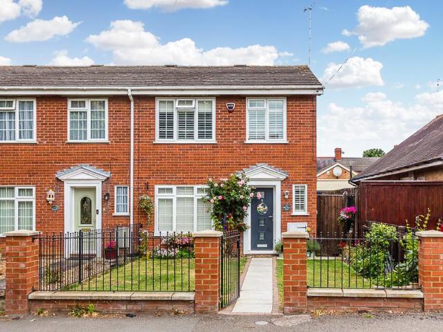 3 bedroom end of terrace house for sale