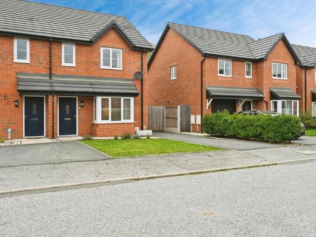 3 bedroom end of terrace house for sale