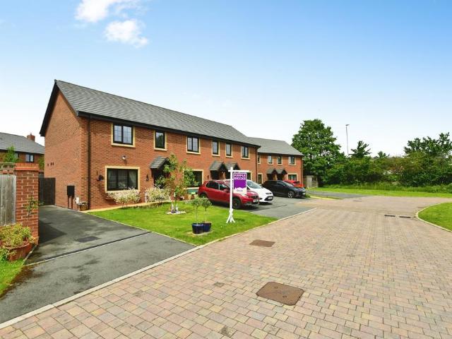 3 bedroom end of terrace house for sale
