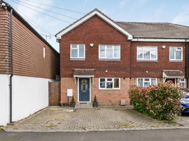 3 bedroom end of terrace house for sale