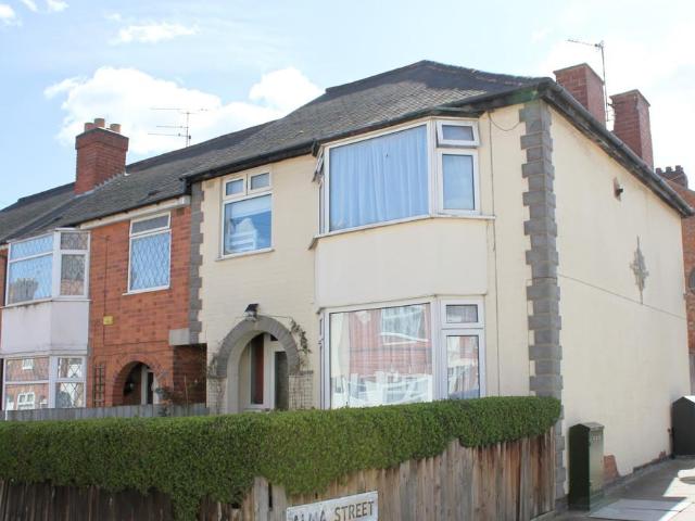 3 bedroom end of terrace house for sale