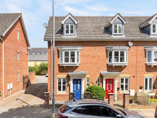 3 bedroom end of terrace house for sale