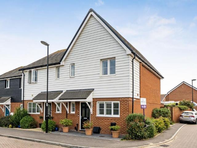 3 bedroom end of terrace house for sale