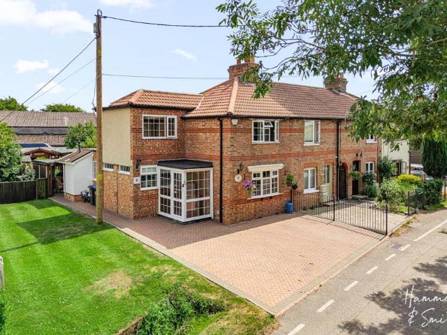 3 bedroom end of terrace house for sale
