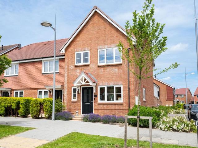 3 bedroom end of terrace house for sale
