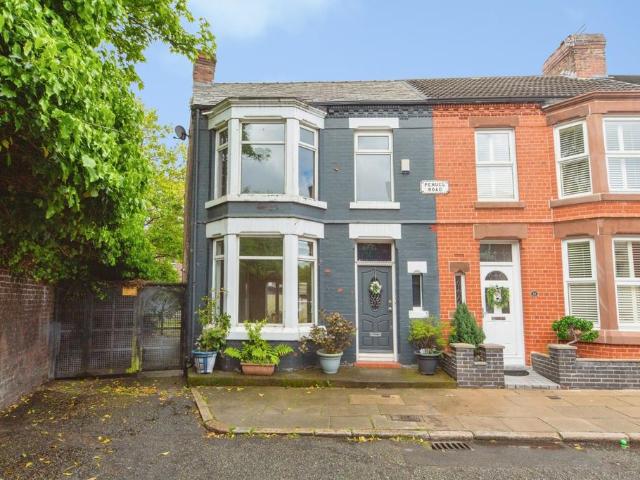 3 bedroom end of terrace house for sale