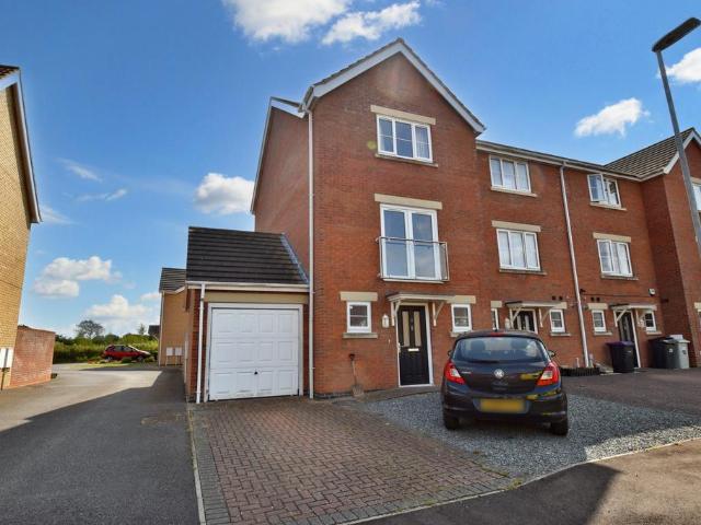 3 bedroom end of terrace house for sale