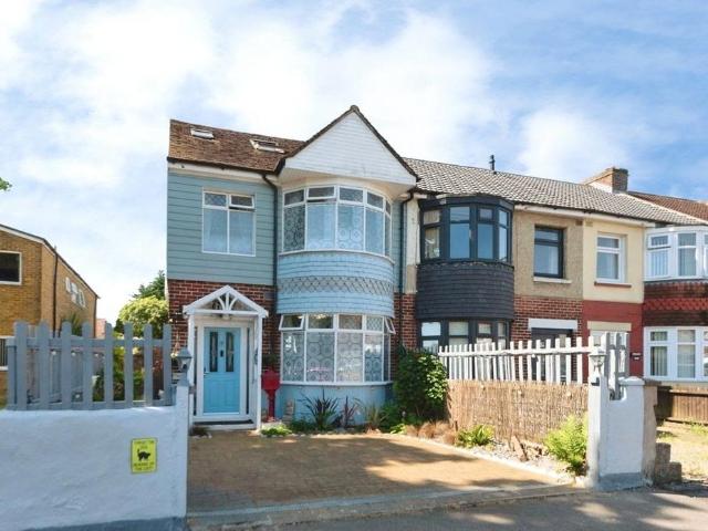 3 bedroom end of terrace house for sale