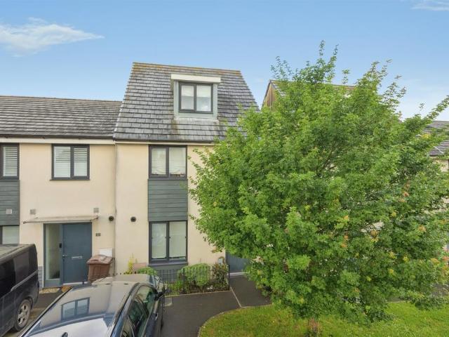 3 bedroom end of terrace house for sale