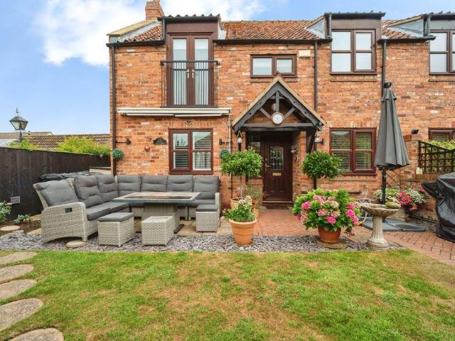 3 bedroom end of terrace house for sale