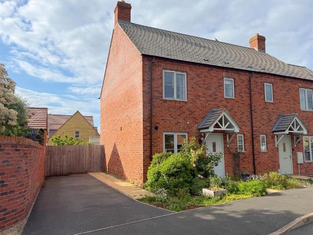 3 bedroom end of terrace house for sale