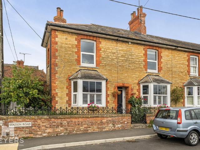 3 bedroom end of terrace house for sale