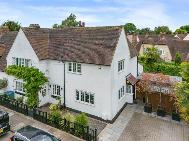 3 bedroom end of terrace house for sale