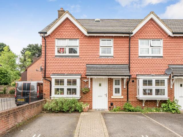 3 bedroom end of terrace house for sale