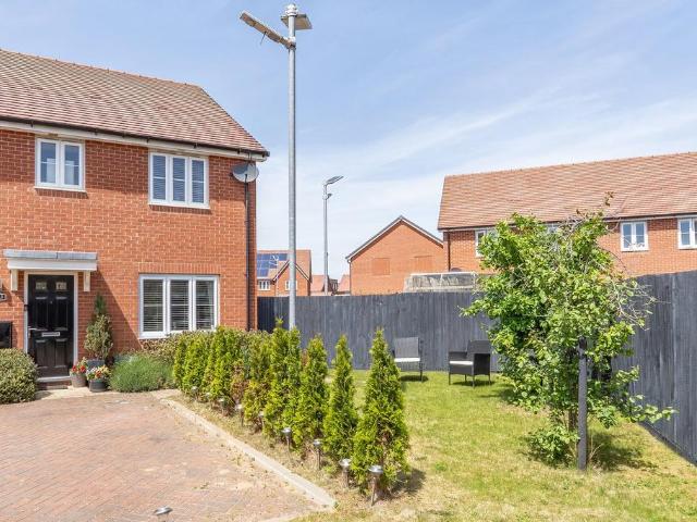 3 bedroom end of terrace house for sale