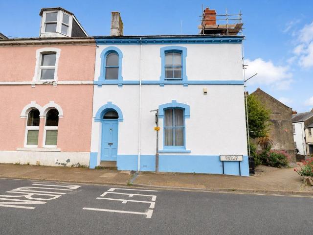 3 bedroom end of terrace house for sale