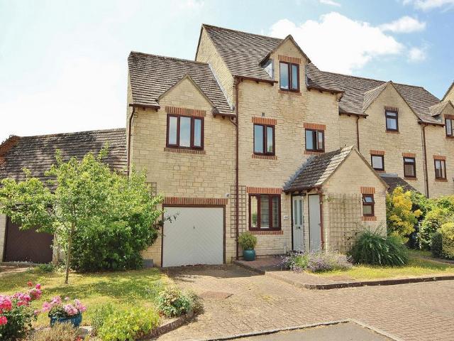 3 bedroom end of terrace house for sale