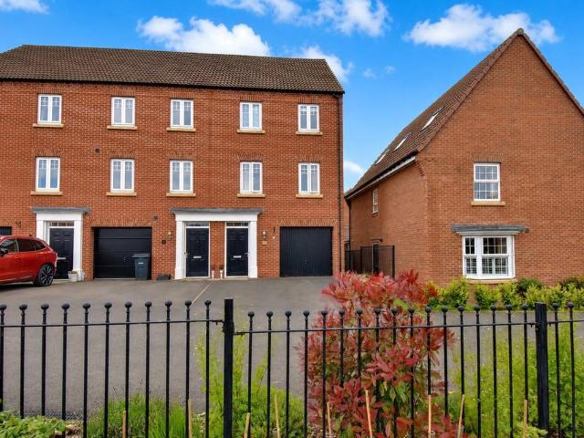 3 bedroom end of terrace house for sale