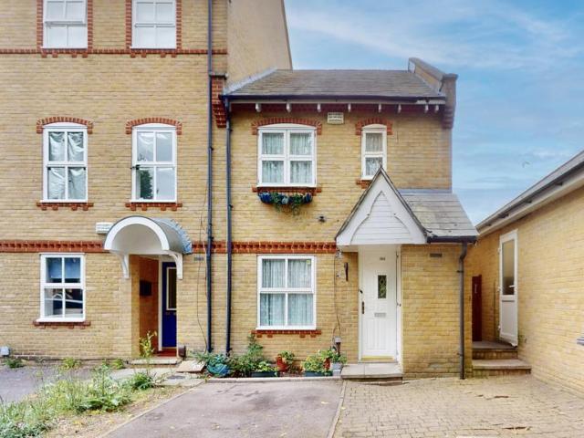 3 bedroom end of terrace house for sale