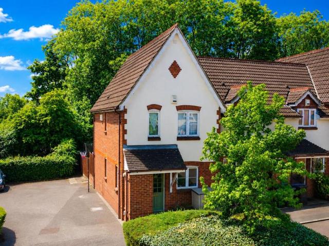 3 bedroom end of terrace house for sale