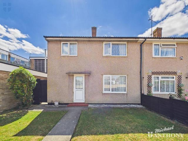 3 bedroom end of terrace house for sale