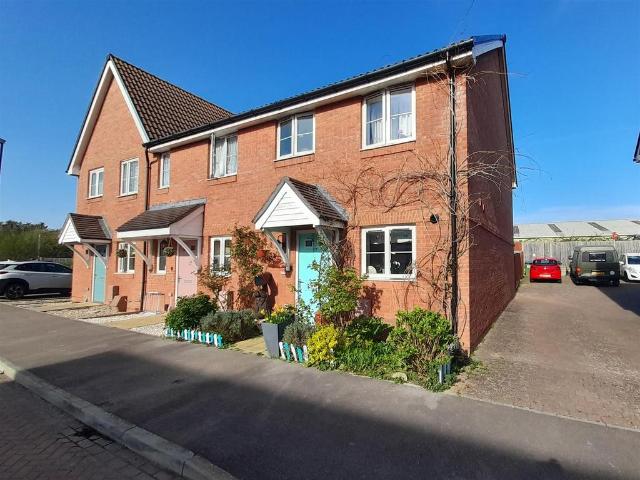 3 bedroom end of terrace house for sale
