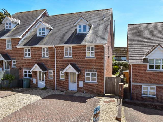 3 bedroom end of terrace house for sale