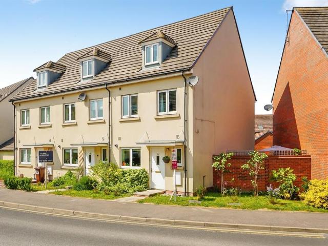 3 bedroom end of terrace house for sale